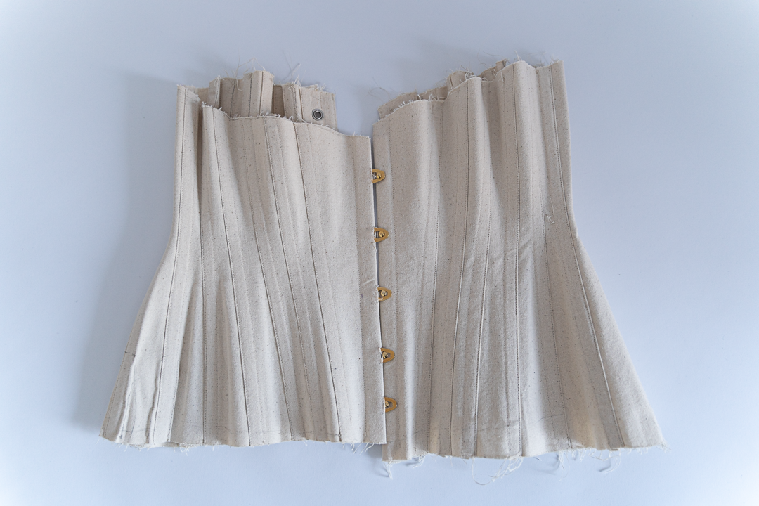 Why order a bespoke corset ? – Vanadis Couture